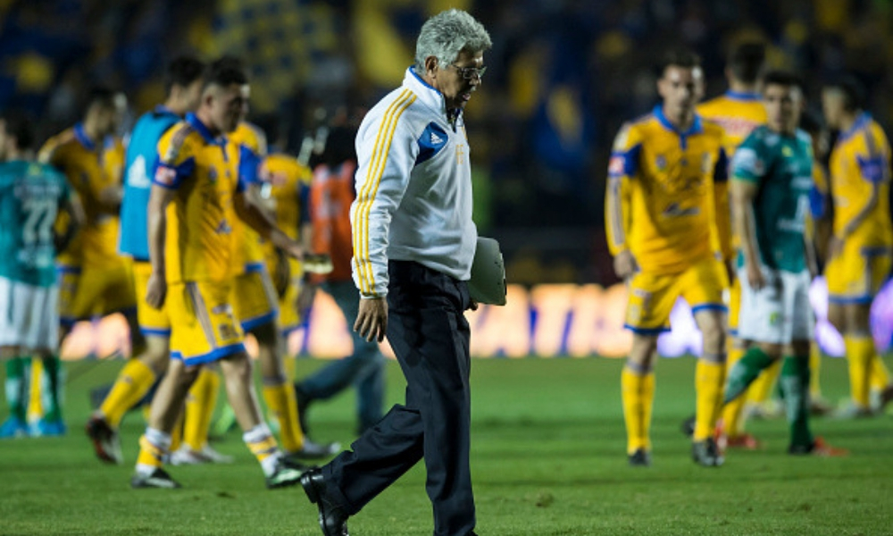 El Clásico Regio está en fuego, 'Tuca' Ferretti criticó la cancha de ...